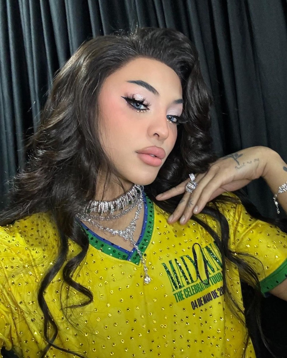 Pabllo Vittar mostra selinho em Diplo durante show de Madonna no Brasil