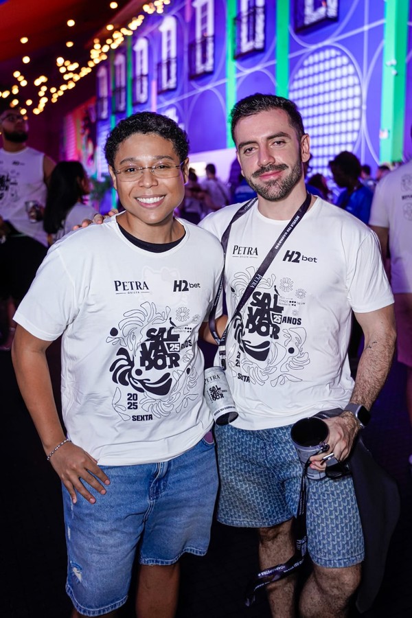 Carnaval 2025: Blogueirinha faz aparição rara com o namorado em folia ...