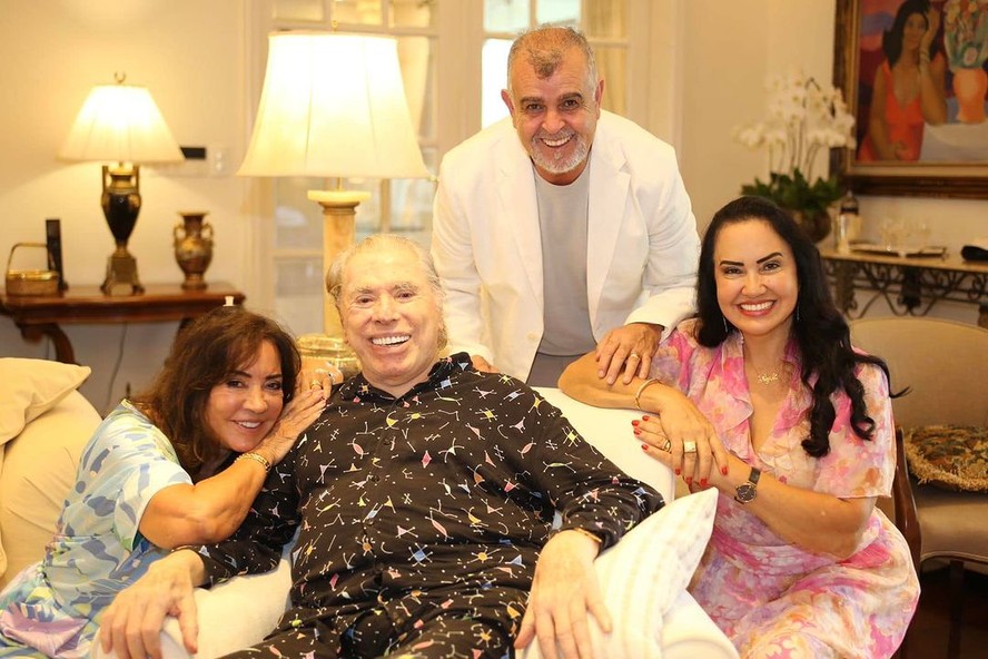 Pais de Alexandre Pato mostram encontro com Silvio Santos: 'Continua ...