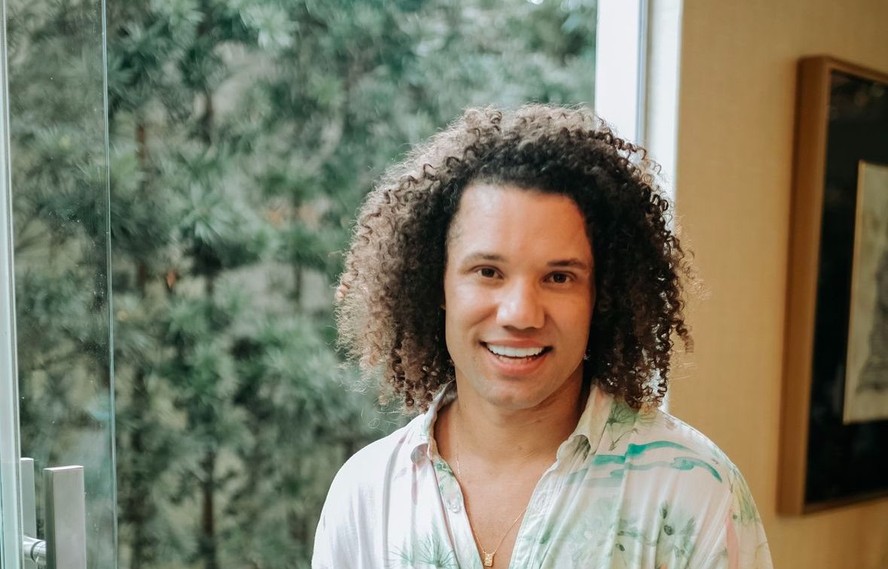 Ex-BBB Maycon Cosmer aumenta o bumbum: 'Liberdade para usar camisa ...