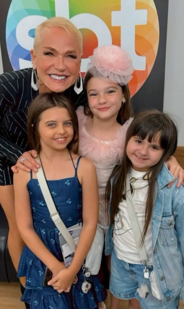 Xuxa leva 'bronca' de atrizes mirins ao recriar meme; vídeo