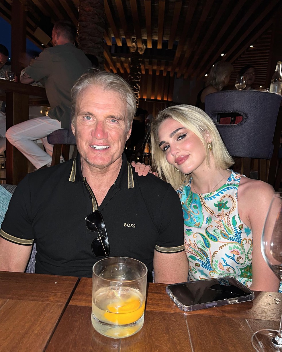 Astro de filmes de ação Dolph Lundgren se casa aos 65 após médicos lhe ...