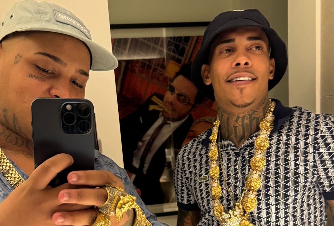 MC Ryan e MC Poze do Rodo ostentam joias em dia de gravação; assista