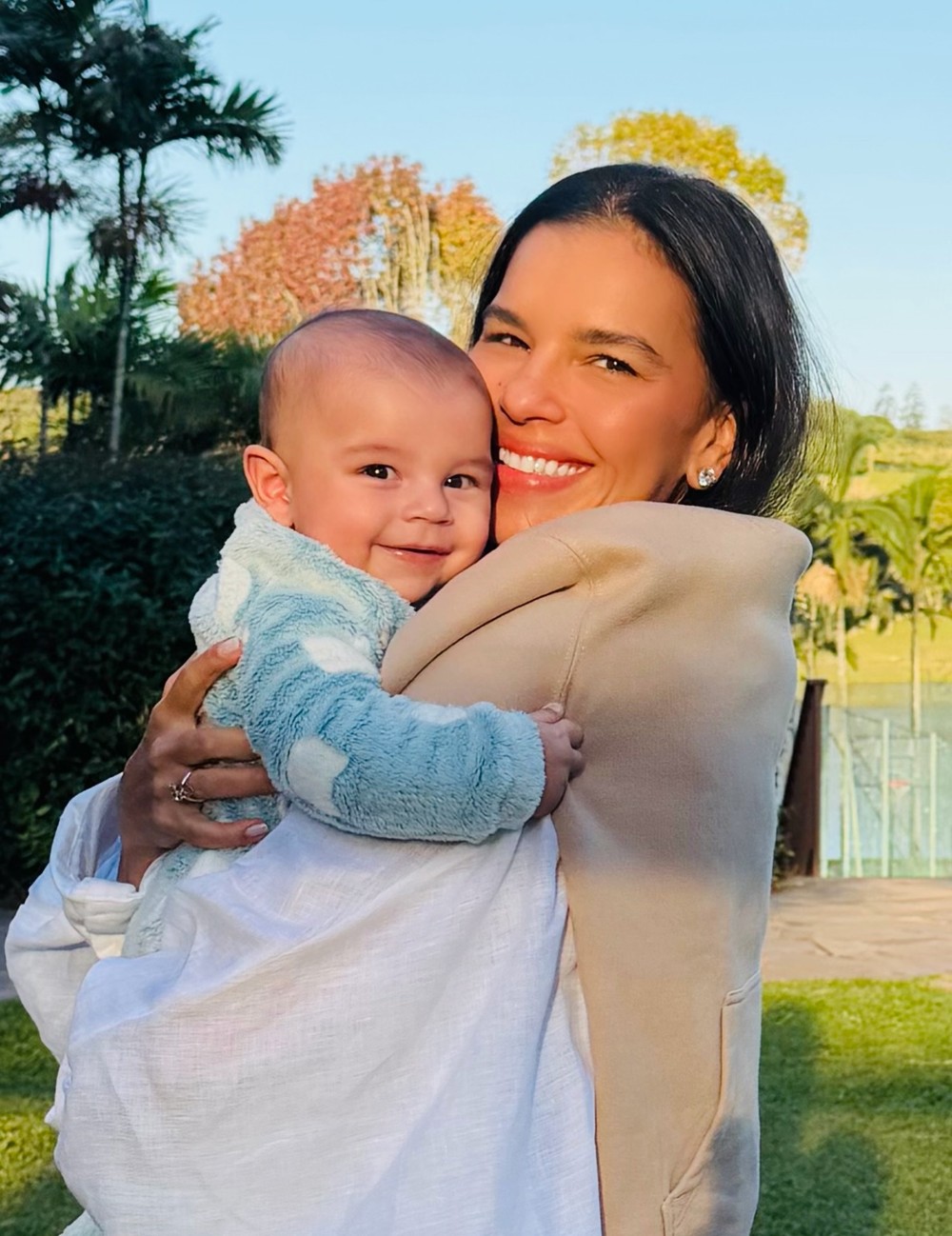 Mariana Rios posa com o filho e se declara: 'Você é o pedaço mais ...