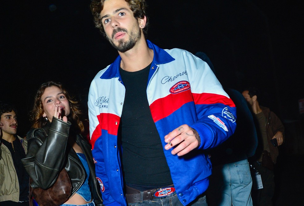 Luana Maia, irmã de Marquezine, beija muito o namorado, Lucca Picon, em ...