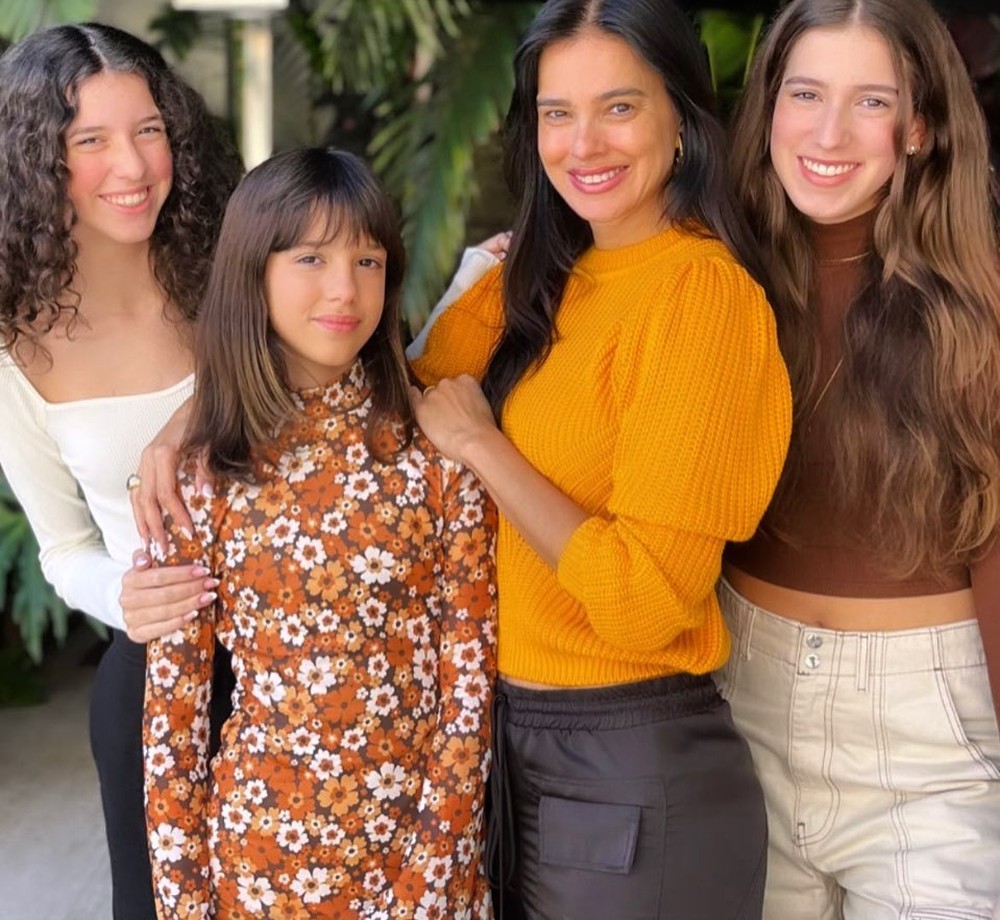 Rodrigo Faro reúne as filhas e a mulher para foto e web elogia ...