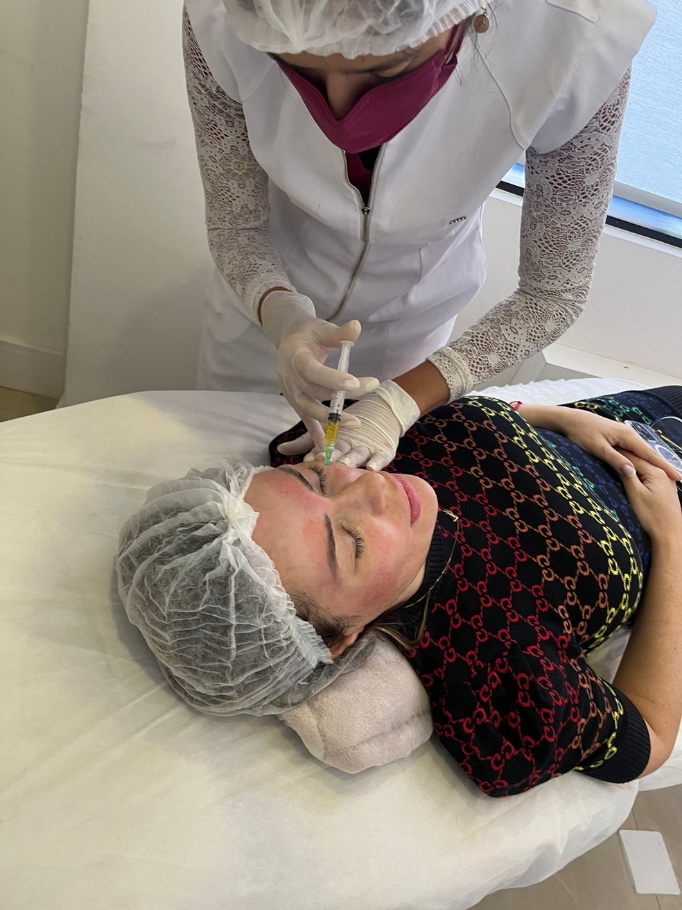 Com mais de R$ 300 mil em procedimentos, Ju Isen usa próprio sangue em ...