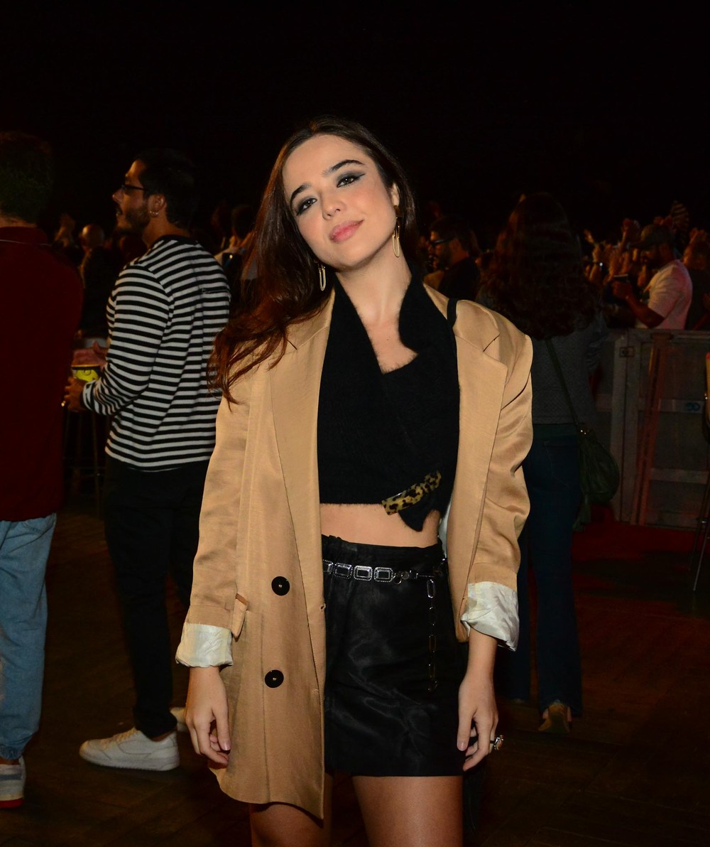 Bella Piero e Rafael Gualandi, de 'Terra e Paixão', beijam muito em ...