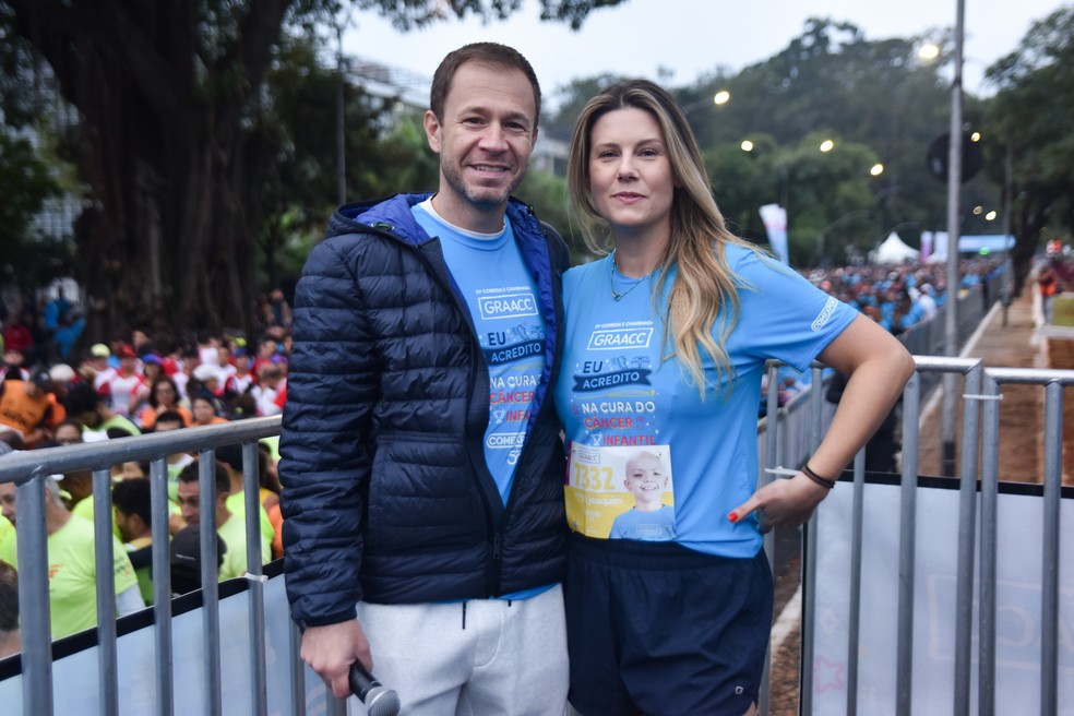 Tiago Leifert e Daiana Garbin participam de corrida do GRAACC