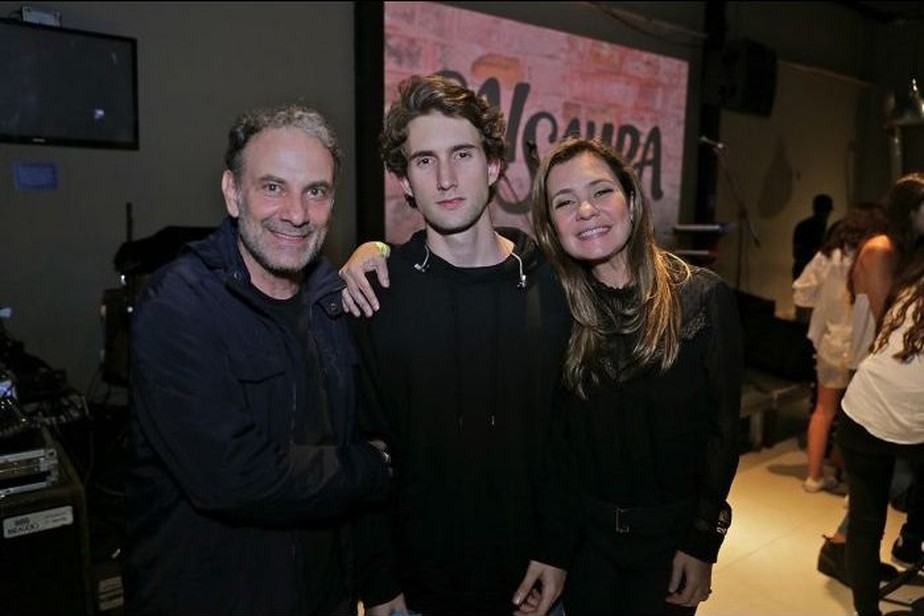 Filho de Adriana Esteves e Marcos Ricca surpreende com atuação em vídeo ...