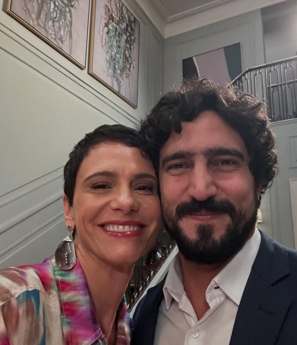 Bella Campos e Malu Galli fazem selfies nos bastidores de 'Vale Tudo'