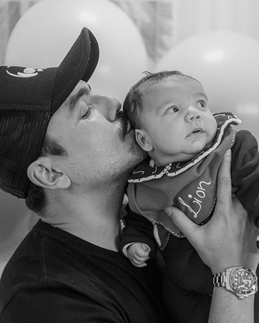 Gabriela Pugliesi e Túlio Duek comemoram 2 meses do filho; fotos