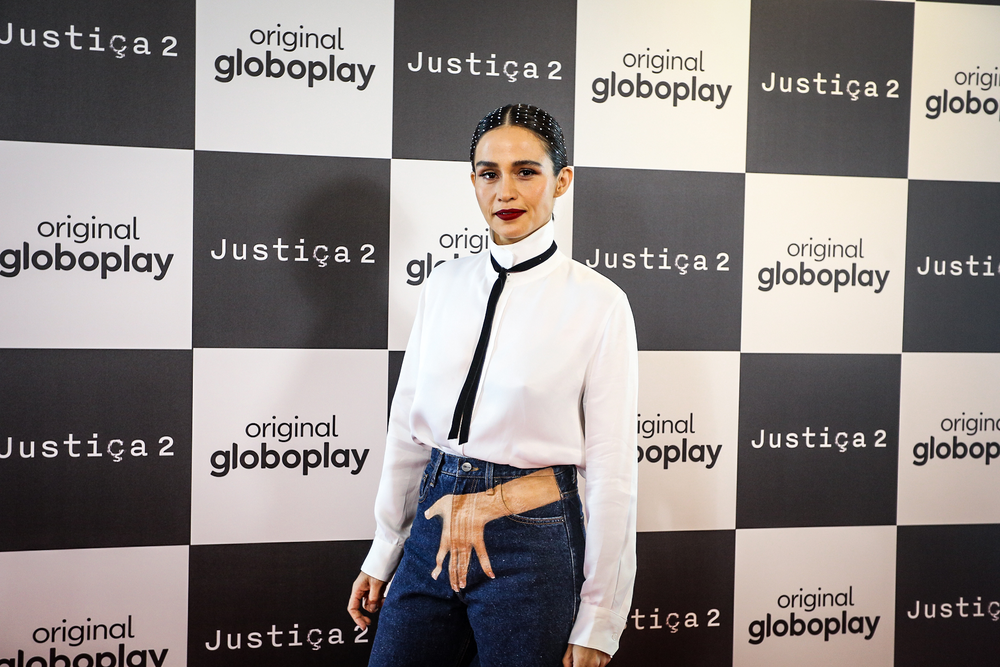 Nanda Costa usa look que cria ilusão de ótica em região íntima; entenda