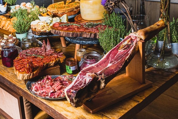 Sunday Brunch: hotel cinco estrelas de SP serve menu harmonizado de chefs