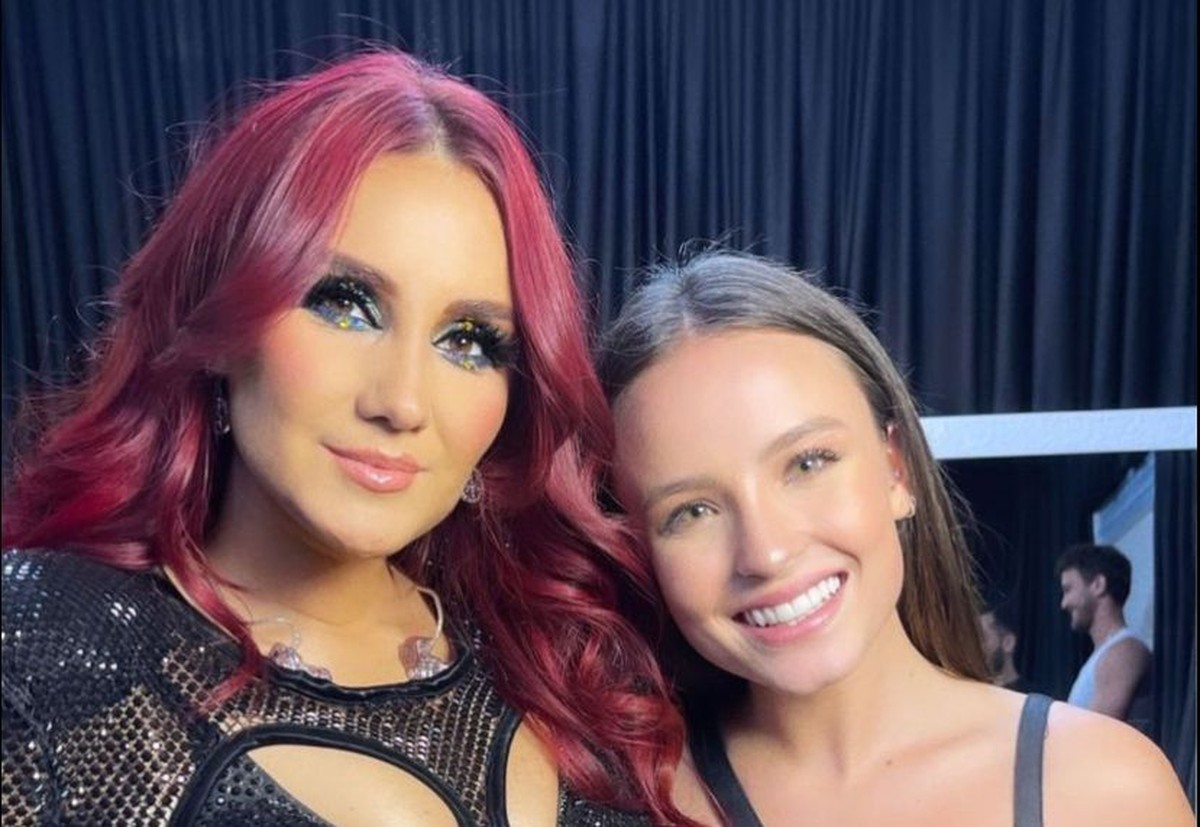 Larissa Manoela tieta Dulce María em show do RBD: 'Sonho realizado'