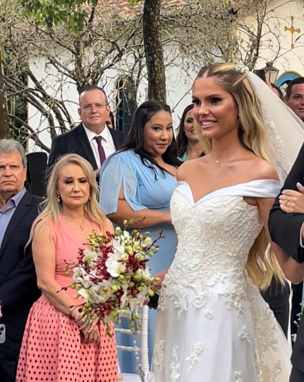 Bárbara Evans se casa com Gustavo Theodoro em festão milionário em fazenda
