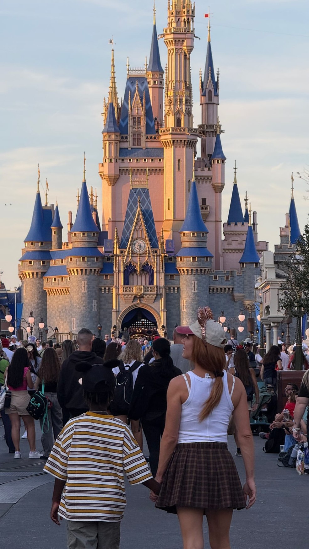 Giovanna Ewbank e Bruno Gagliasso curtem Disney com Títi, Bless e Zyan