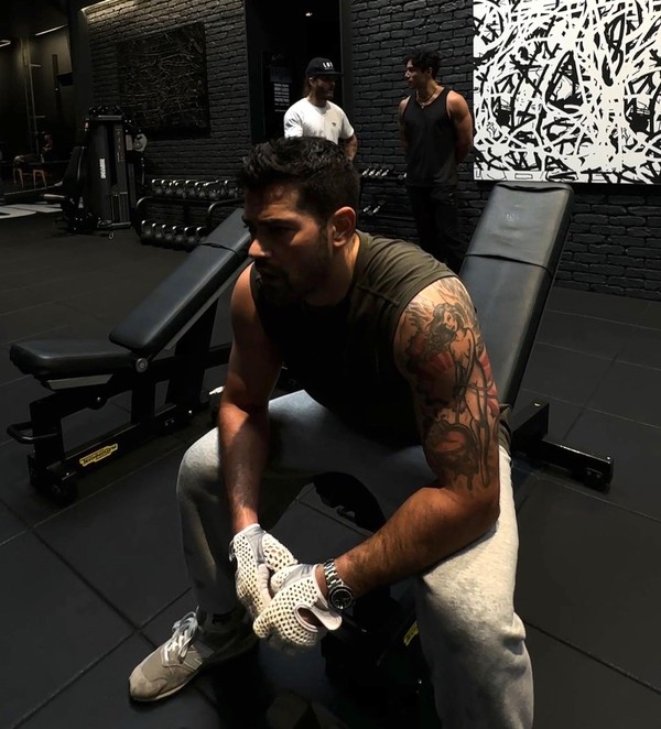 Astro de 'Todas Contra John' diz que não comia e treinava 3x por dia para filme