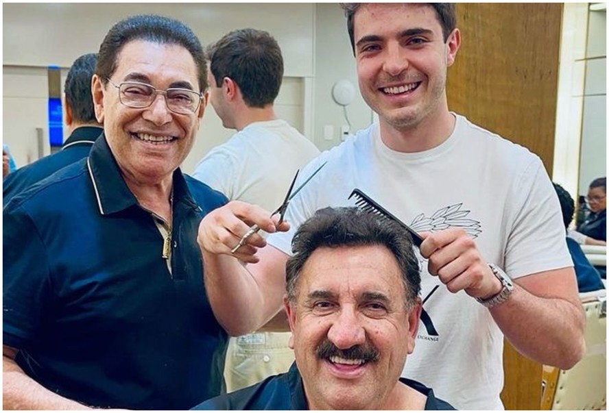 Filho do Gugu corta cabelo de Ratinho no salão de Jassa, cabeleireiro ...