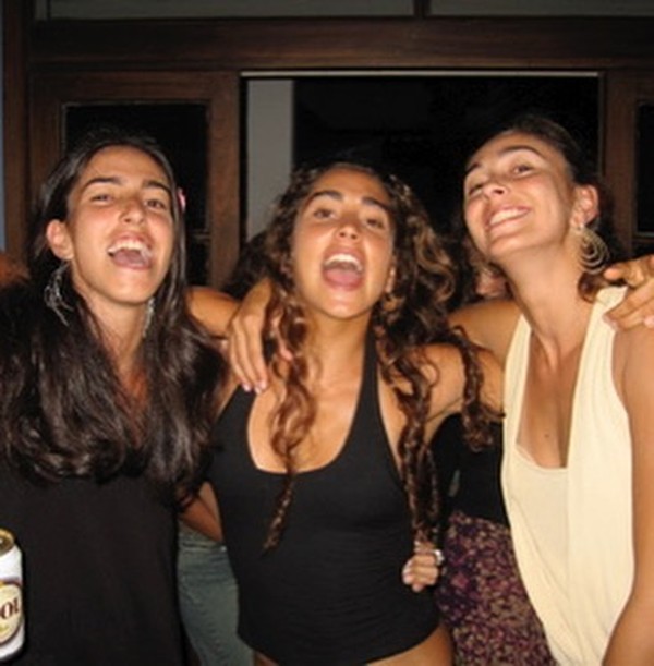 Carol Solberg parabeniza a irmã e diz como elas estão após a morte da mãe, Isabel Salgado