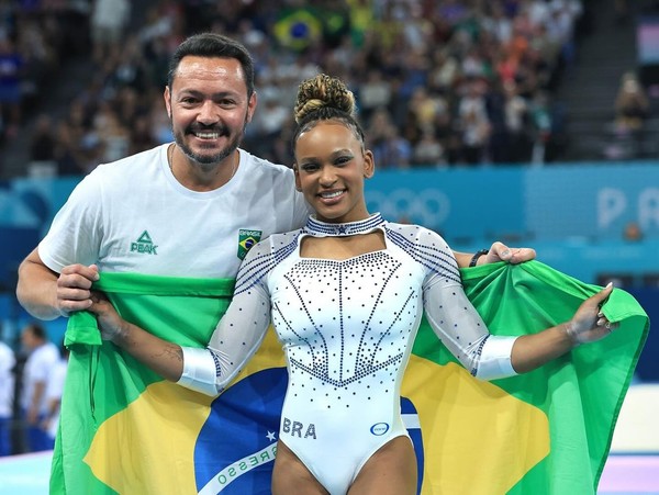 Rebeca Andrade celebra nova conquista nas Olimpíadas: 'A prata é nossa'