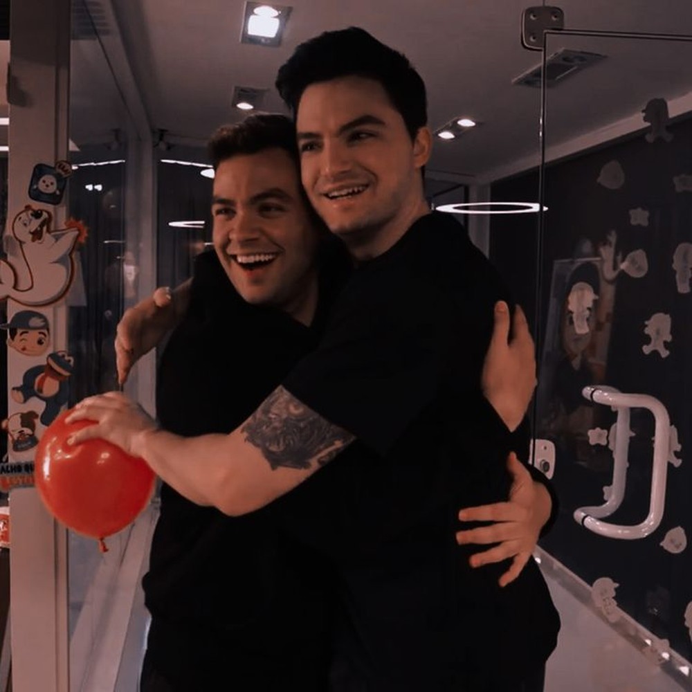 Felipe Neto se pronuncia após viralizar vídeo em que irmão expõe mágoa ...