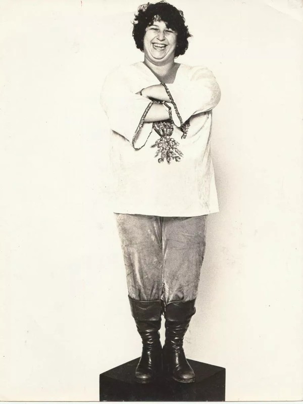 Saiba quem foi a cantora Tuca, que a gordofobia matou aos 33 anos