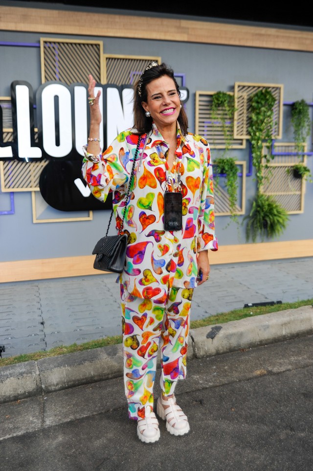 Narcisa revela mania inusitada e diz que só usa banheiro de porta aberta