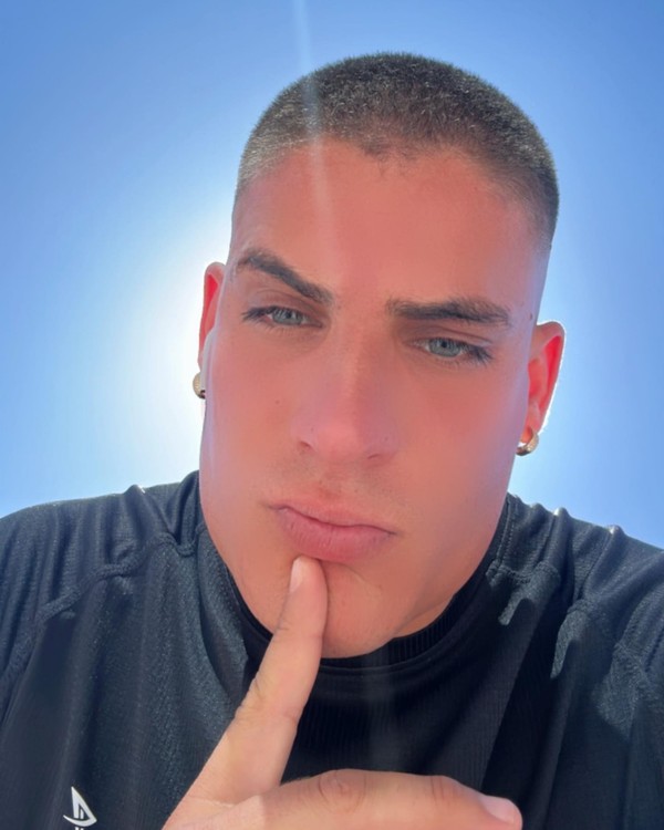 Tiago Ramos aparece em lágrimas nas redes sociais e preocupa seguidores