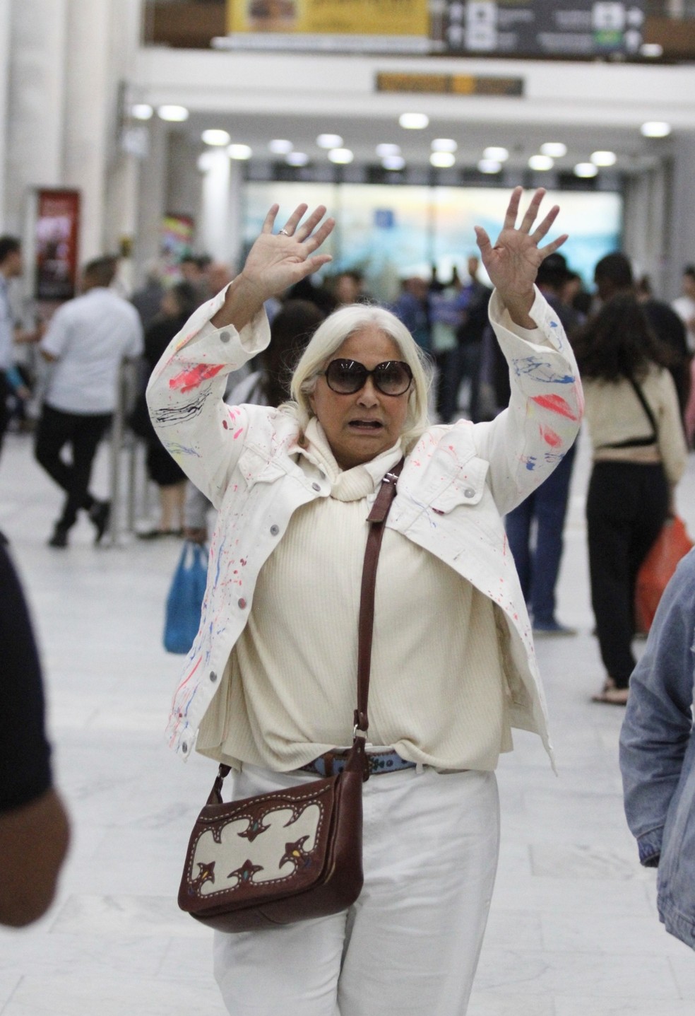 Fafá de Belém desembarca no Rio usando look personalizado