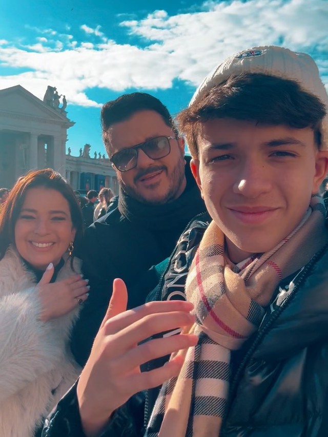 Esposa de Maurício Manieri, Iza Stein se emociona ao visitar o Vaticano ...