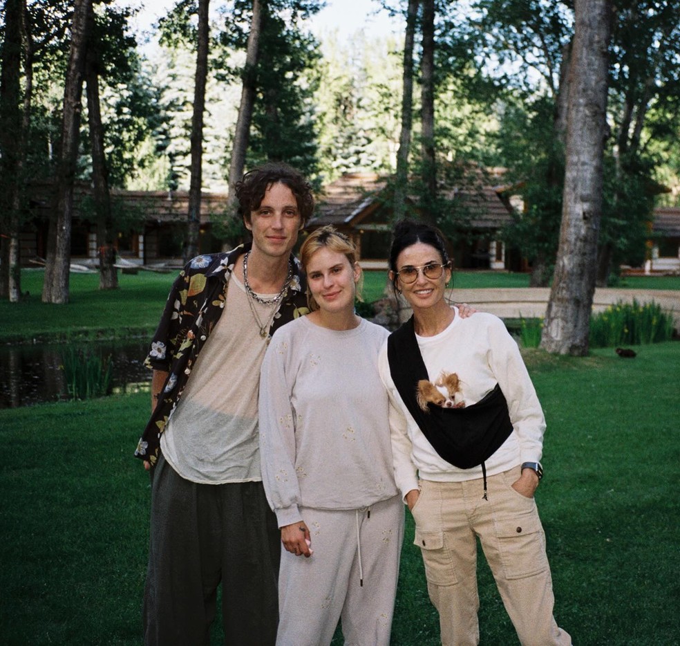 Com demência, Bruce Willis aparece em nova foto tirada pela filha: 'Luz ...