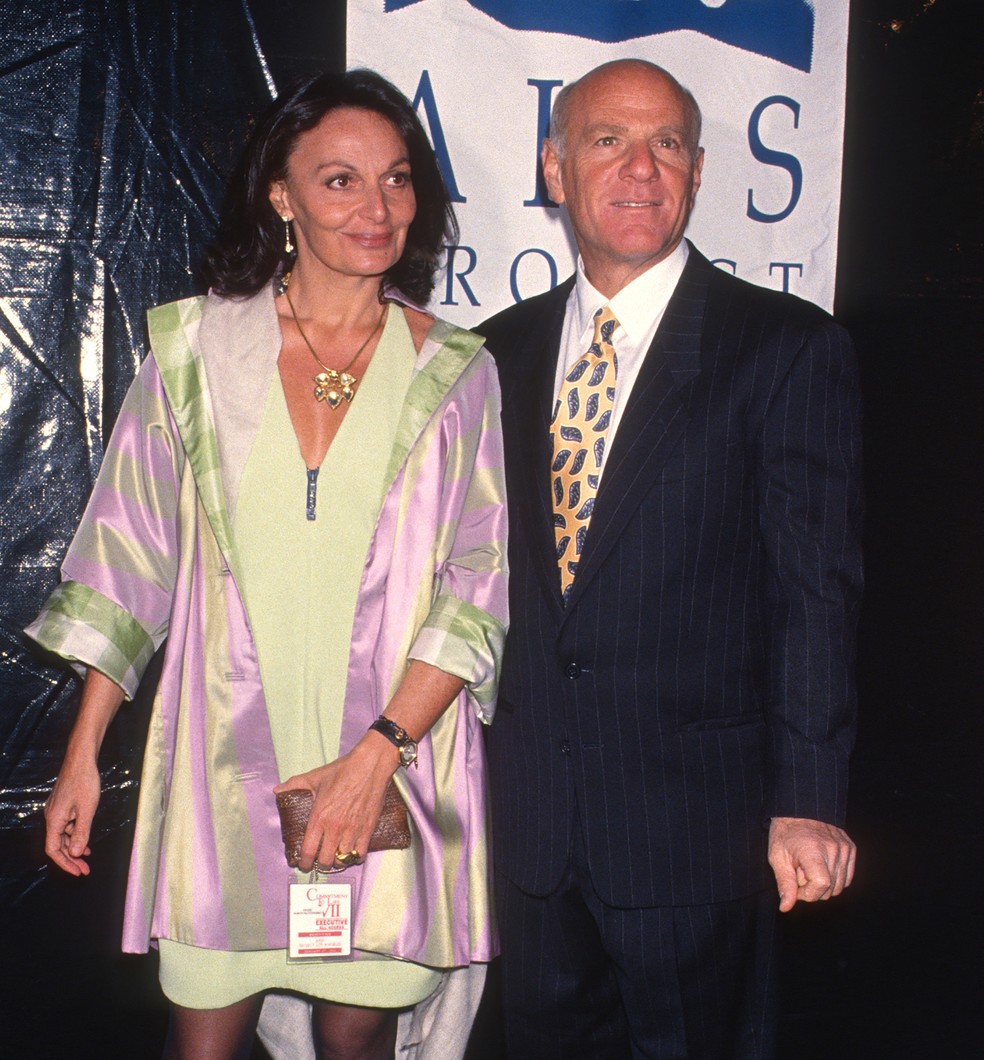 Aos 78, bilionário se assume bi após 24 anos de casado com a estilista ...