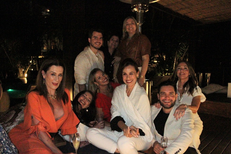 Após 17 anos fora do Brasil, Daniela Escobar tem encontro com amigos no Rio