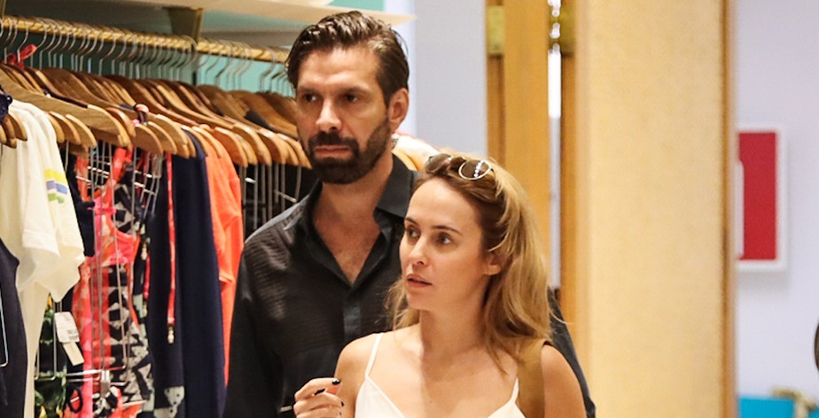 Vivendo casamento aberto, Fernanda Nobre faz aparição raríssima com o ...