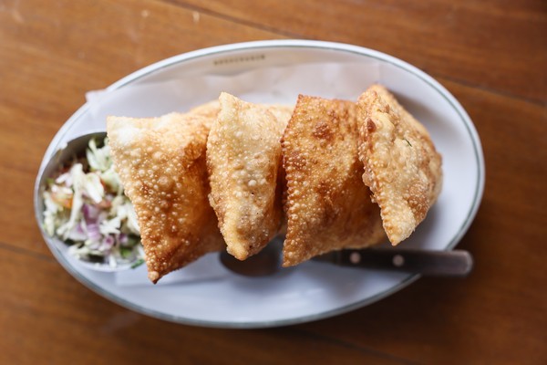 Clássico de feira: conheça diferentes versões do tradicional pastel