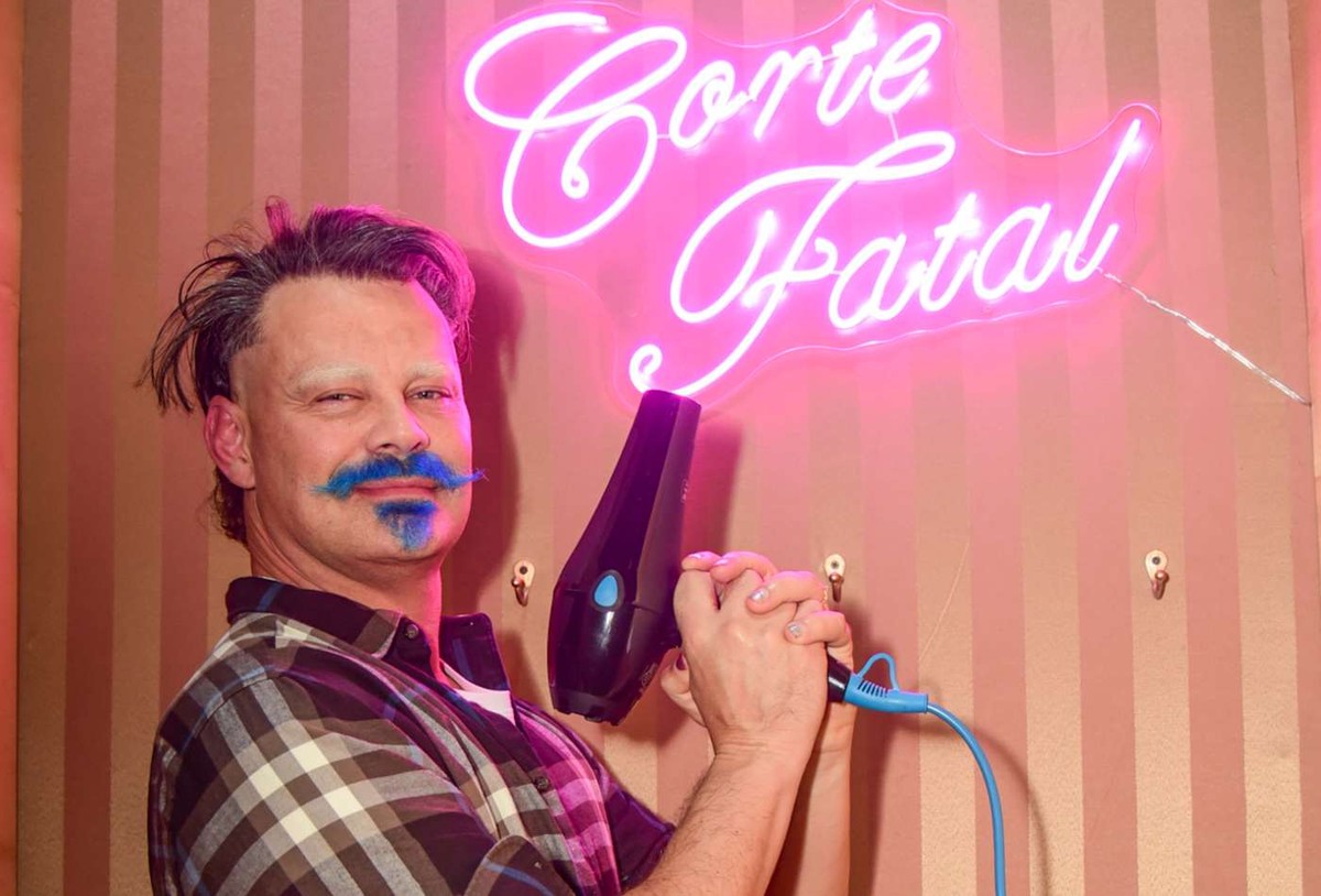 Carmo Dalla Vecchia surge com novo visual em estreia de peça teatral