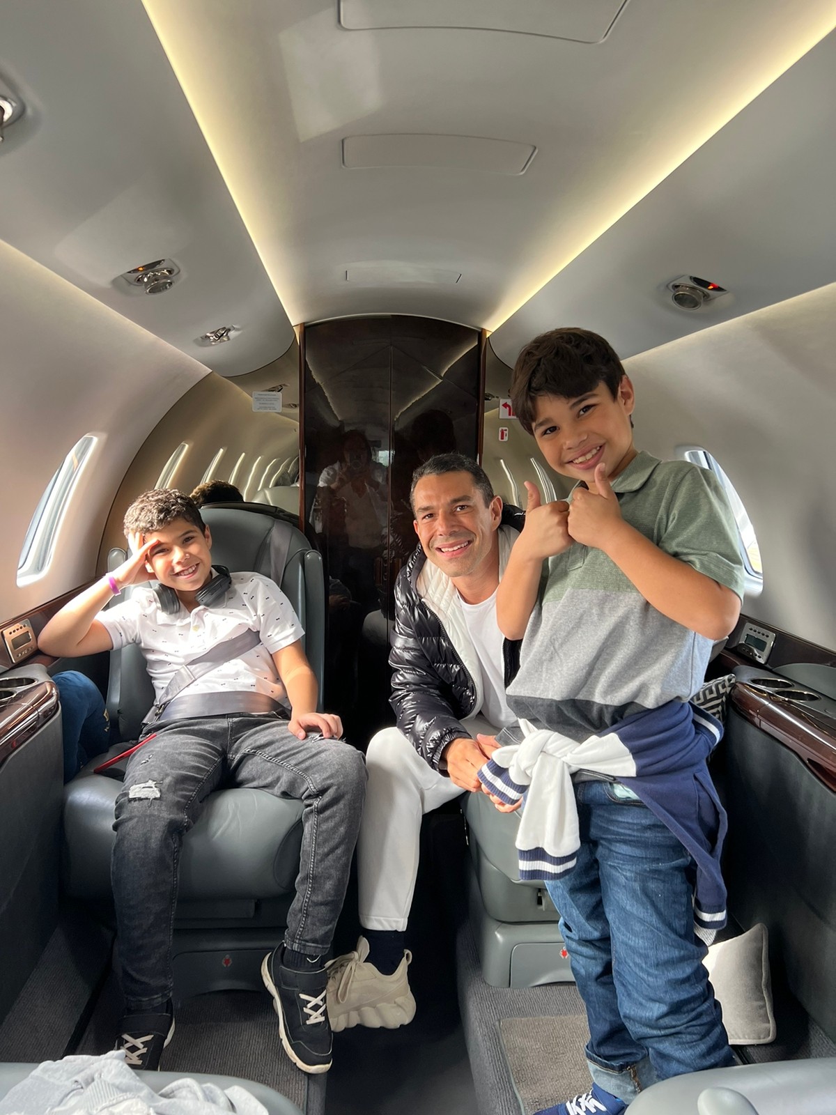 Marcus Buaiz relata pouso de emergência de jatinho em voo com os filhos: 'Susto grande'