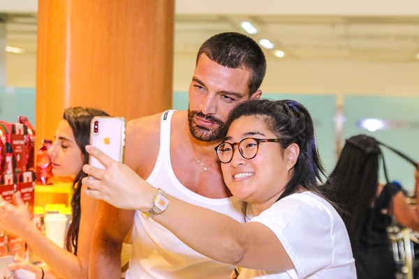 Ex de Anitta, galã italiano Simone Susinna volta ao Brasil com o irmão ...