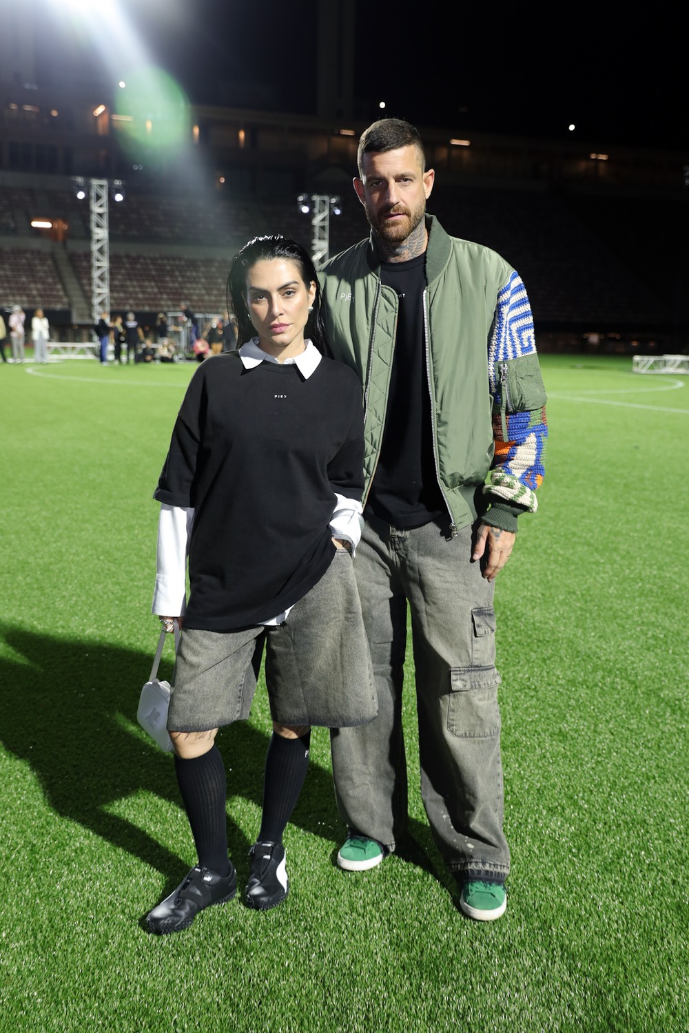 Marcelo D2 canta no desfile da PIET, que encerra o SPFW, no Pacaembu