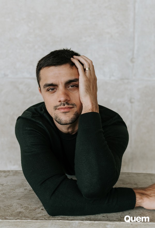 Felipe Simas: 'Não vejo barreiras entre minha fé e minha profissão'