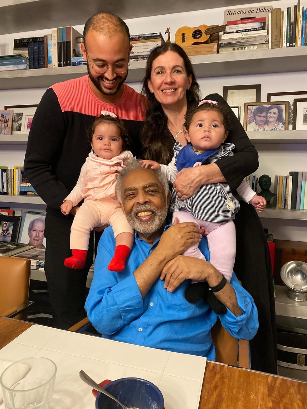 Flora Gil e Gilberto Gil celebram a renovação dos votos do filho caçula ...