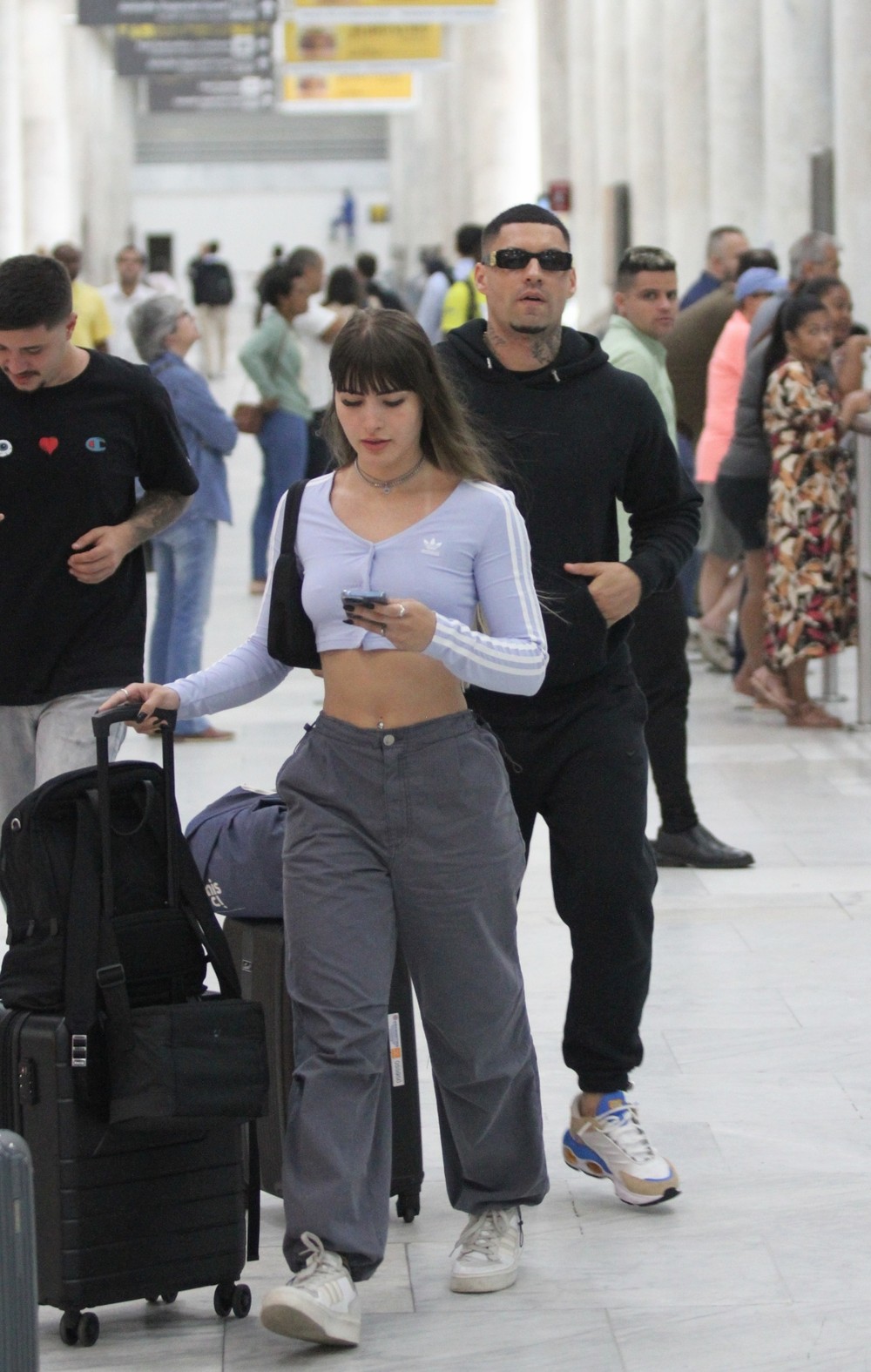 Filipe Ret e Agatha Sá desembarcam juntos no Rio após influenciadora ...