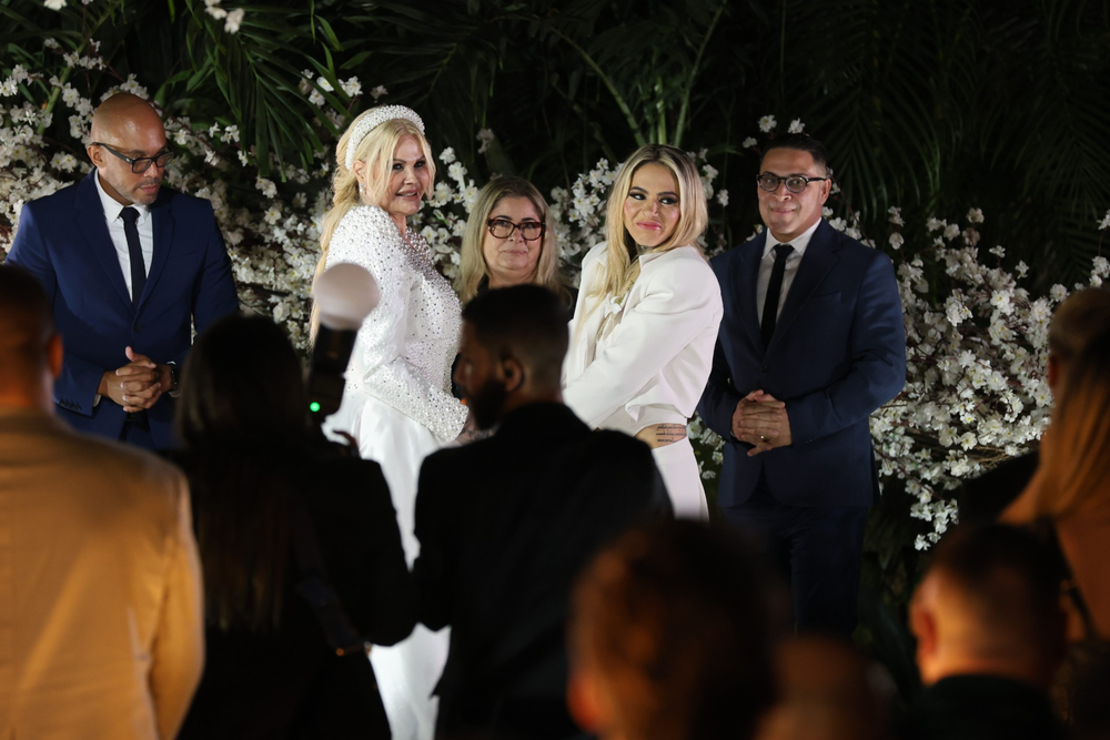 Monique Evans e Cacá Werneck se casam no Rio de Janeiro