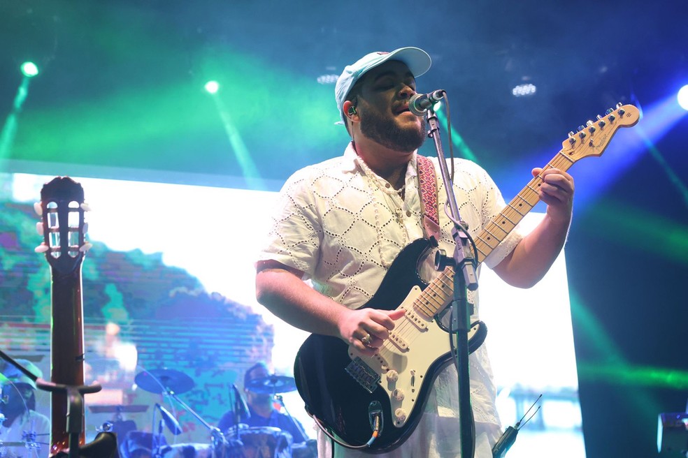 Após transformação física, Francisco Gil exibe músculos no Rock in Rio