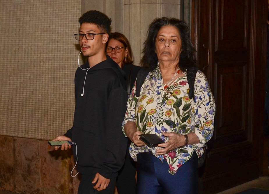 Viúva e filho de Gal Costa participam de missa de sétimo dia da cantora ...