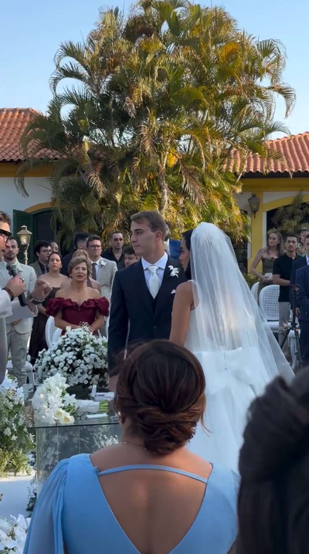 Mariely Santos se casa com André Santis em fazenda luxuosa, e MC Loma reage: 'Passada'