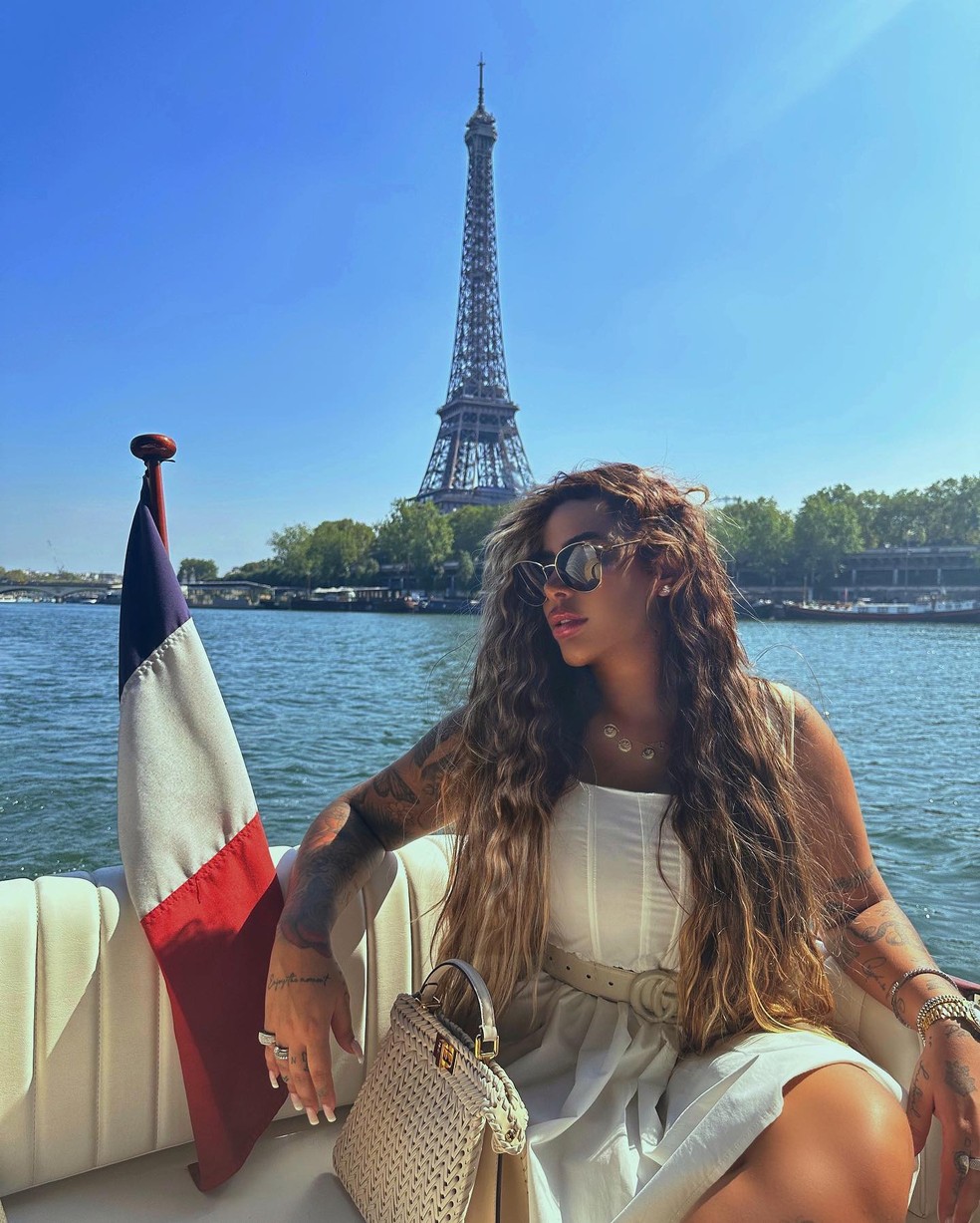 Após Neymar acertar saída do PSG, Rafaella Santos se despede de Paris