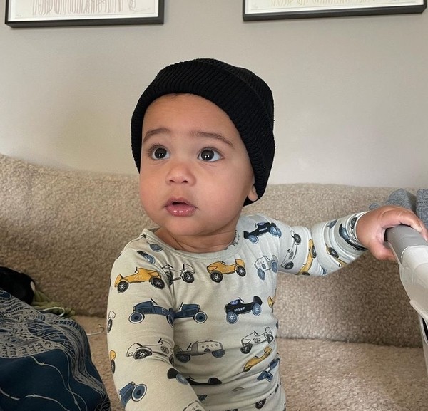 Kylie Jenner apresenta filho caçula e revela novo nome do bebê