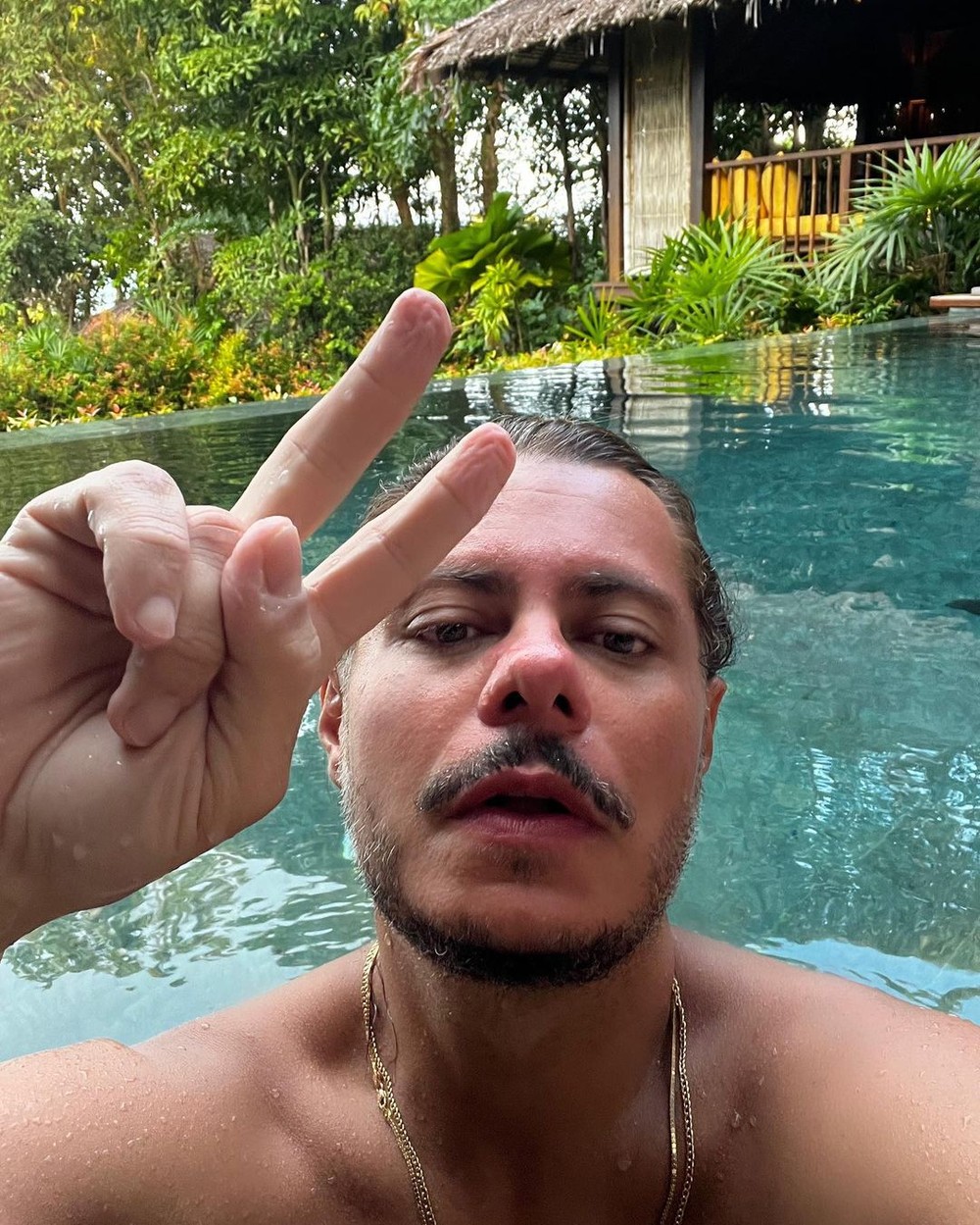 Marcus Majella abre álbum de viagem com amigo para a Tailândia; veja fotos